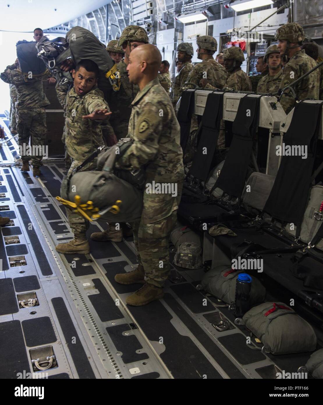 Canadian Paratroopers Stock Photos & Canadian Paratroopers Stock Images ...