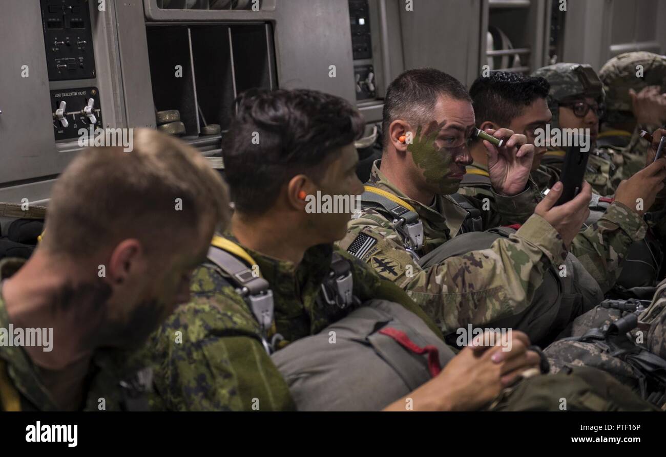 U.S. Army Airborne Paratroopers from the 4th Brigade 25th Infantry ...