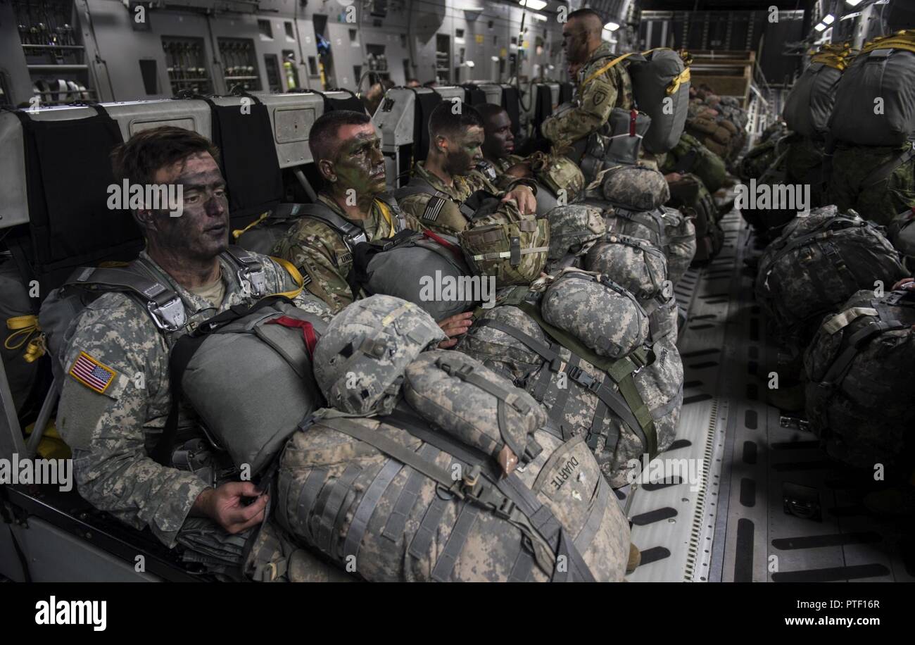 Australian army paratroopers hi-res stock photography and images - Alamy