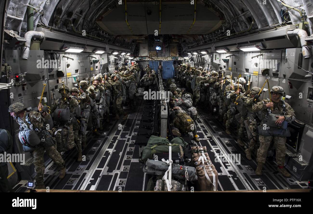 U.S. Army Airborne Paratroopers from the 4th Brigade 25th Infantry ...