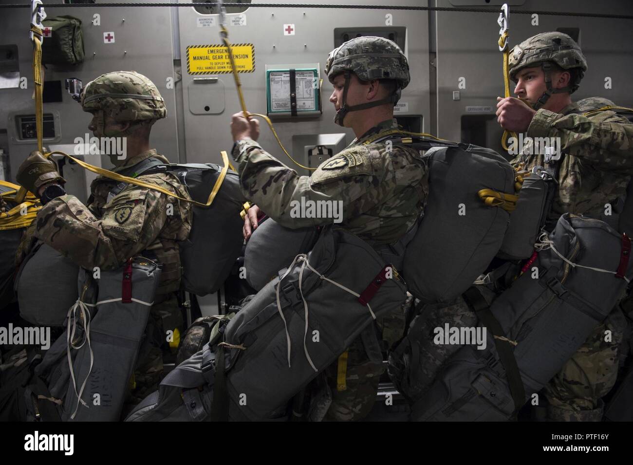 Australian army paratroopers hi-res stock photography and images - Alamy