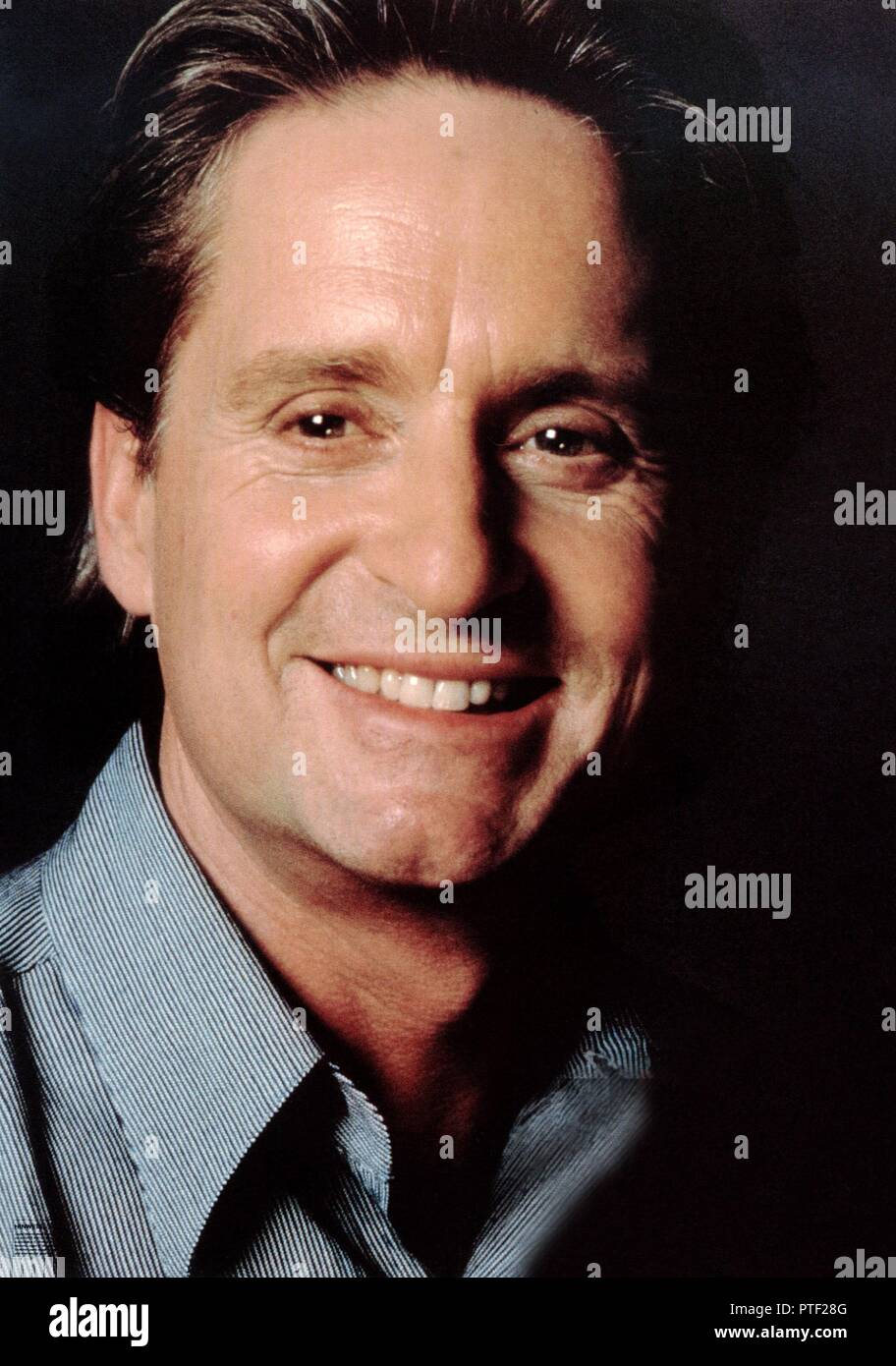 Michael douglas disclosure 1994 hi-res stock photography and images - Alamy