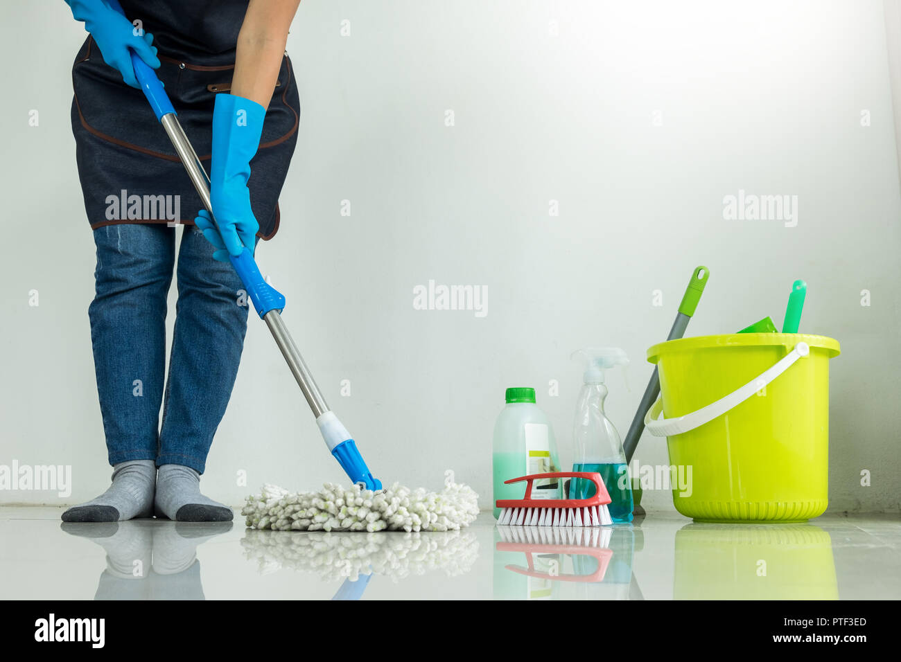 Mobbing floor hi-res stock photography and images - Alamy