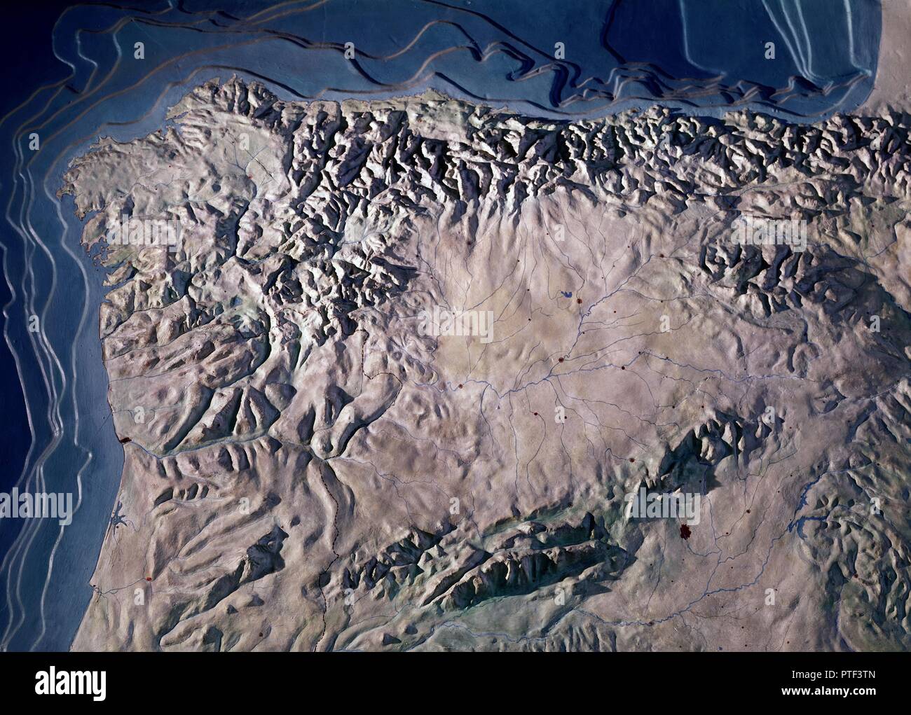 MAPA EN RELIEVE DE LA PENINSULA IBERICA - LA SUBMESETA NORTE Y GALICIA ...
