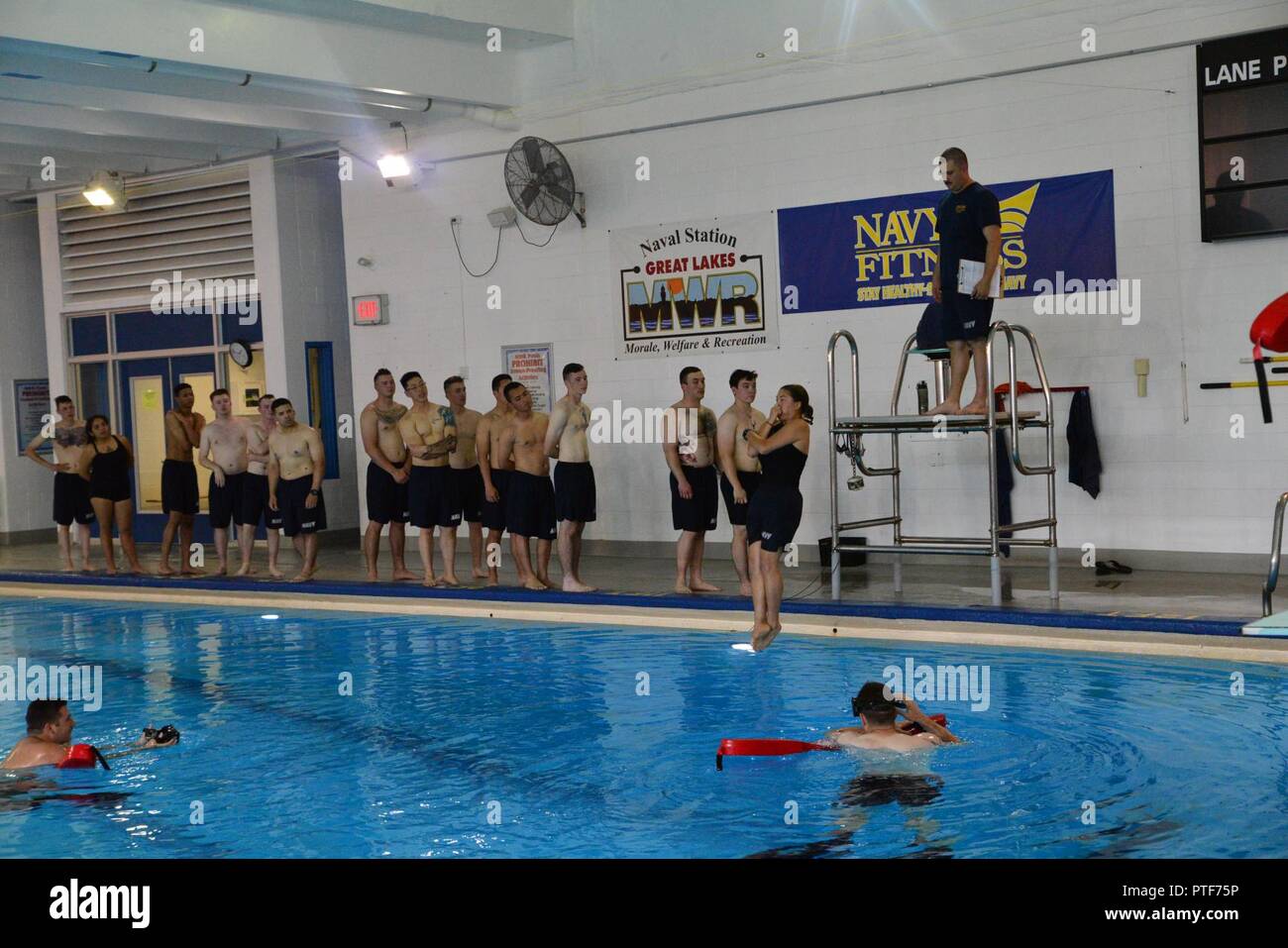 GREAT LAKES, Ill. (Jun. 20, 2017) A students testing to be qualified as ...