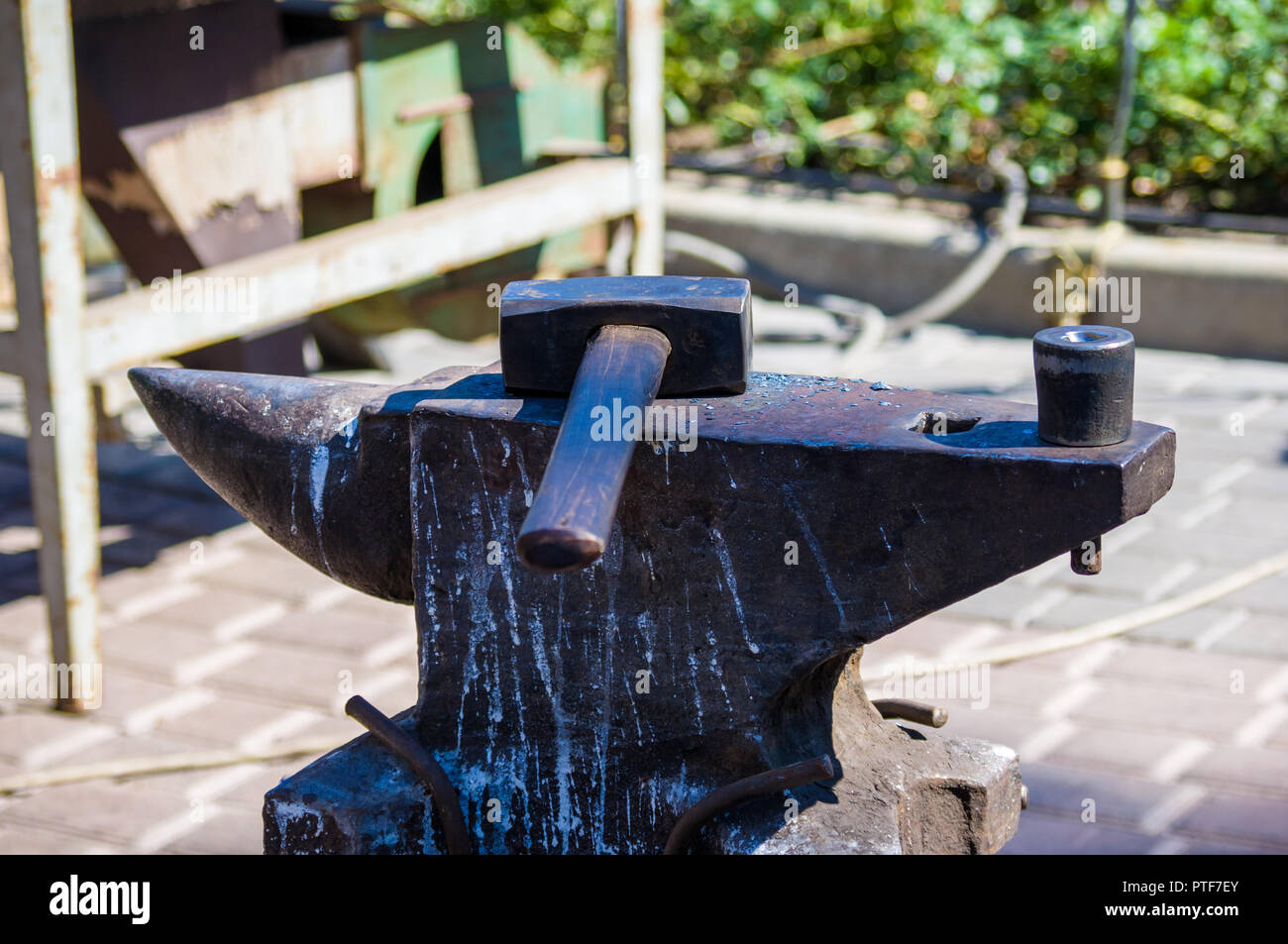 Hand forged anvil hi-res stock photography and images - Alamy