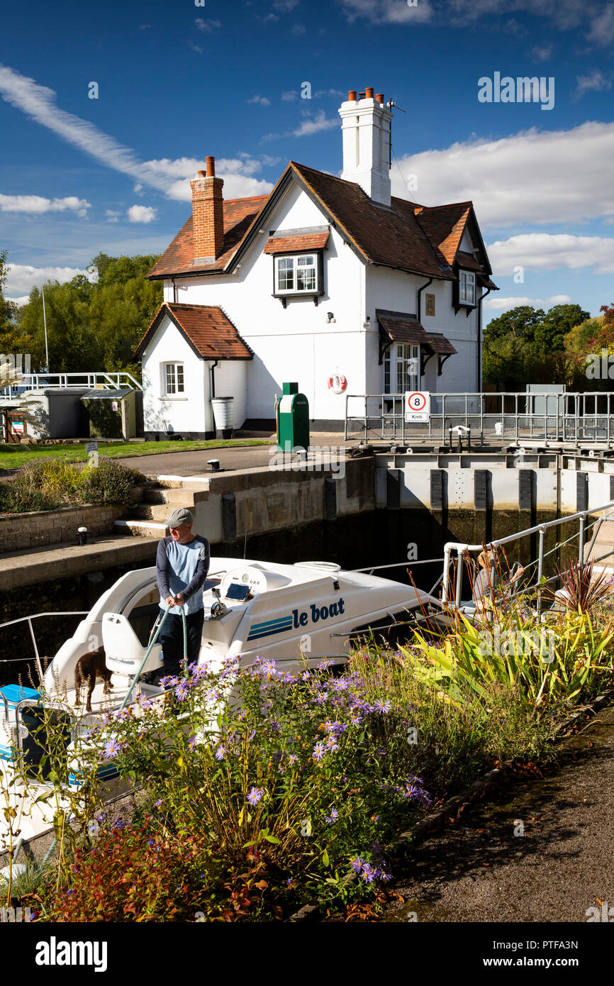 River lock locks hi-res stock photography and images - Alamy
