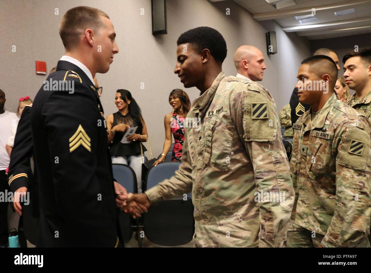 Soldiers congratulate newly inducted Sergeant Audie Murphy Club members ...