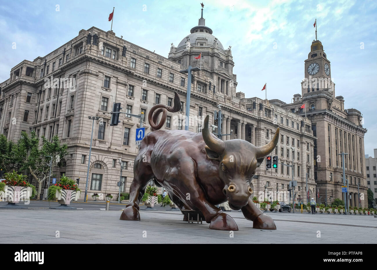 Bull statue china stock exchange building hi-res stock photography and ...