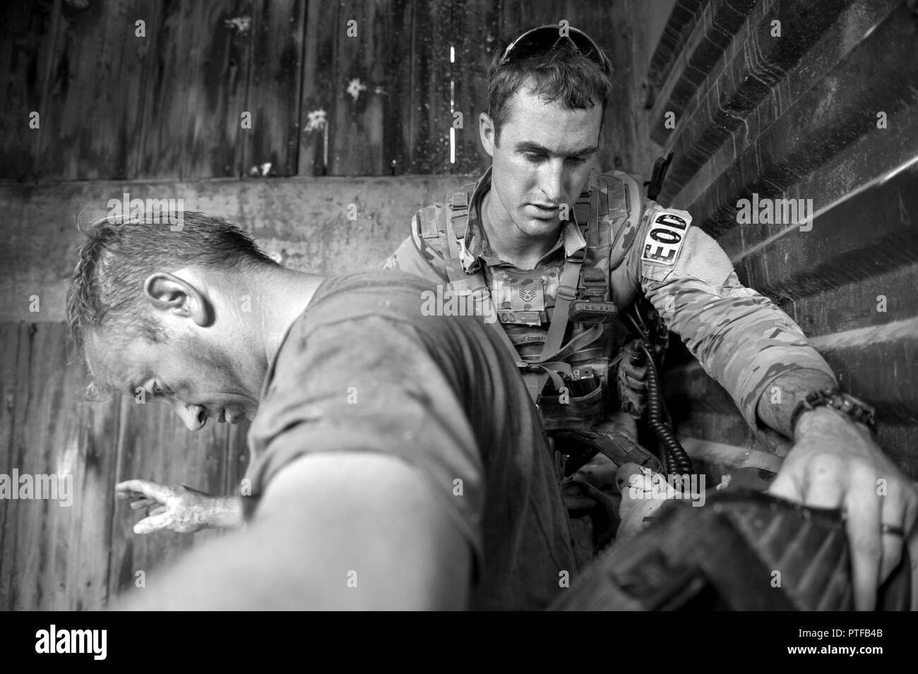 Finding explosives hi-res stock photography and images - Alamy