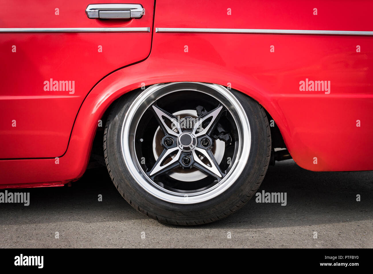 Front of the car to adjust the lower suspension to the ground. Side ...
