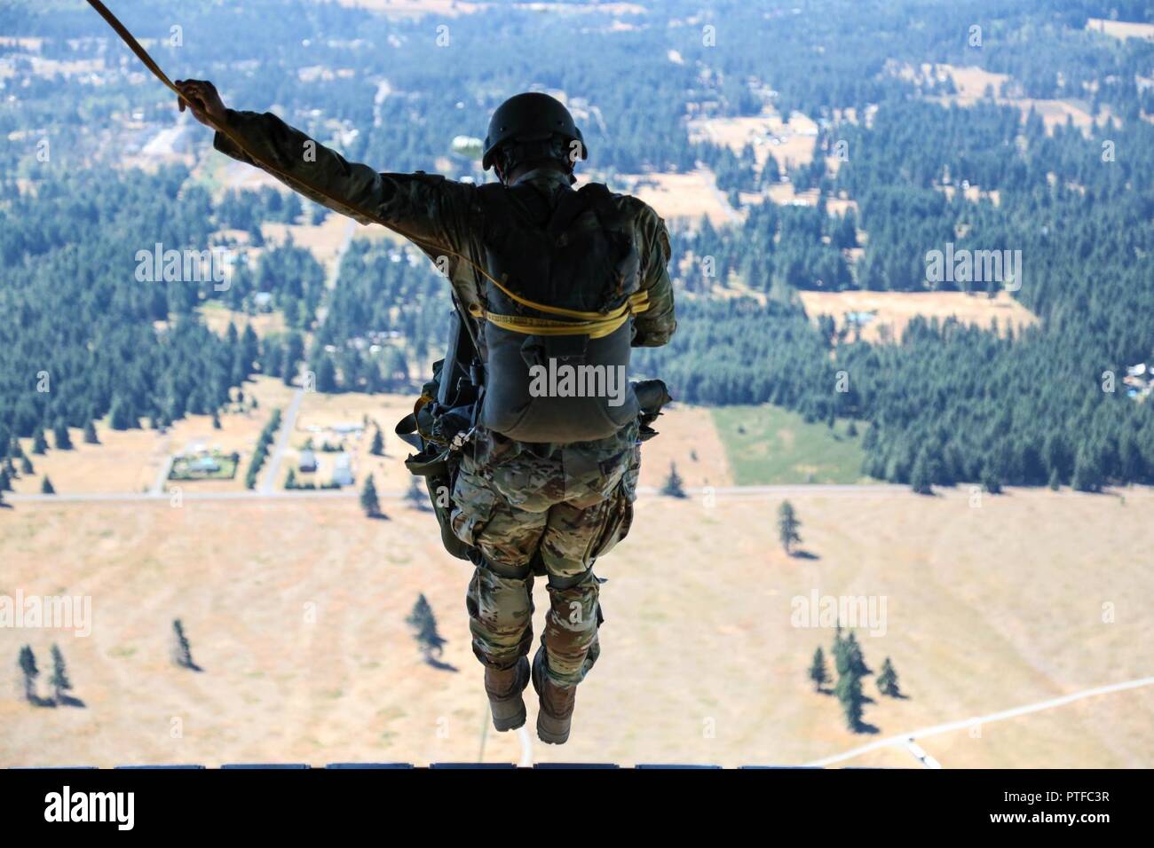 Soldiers assigned to Group Support Battalion (GSB), 1st Special Forces ...