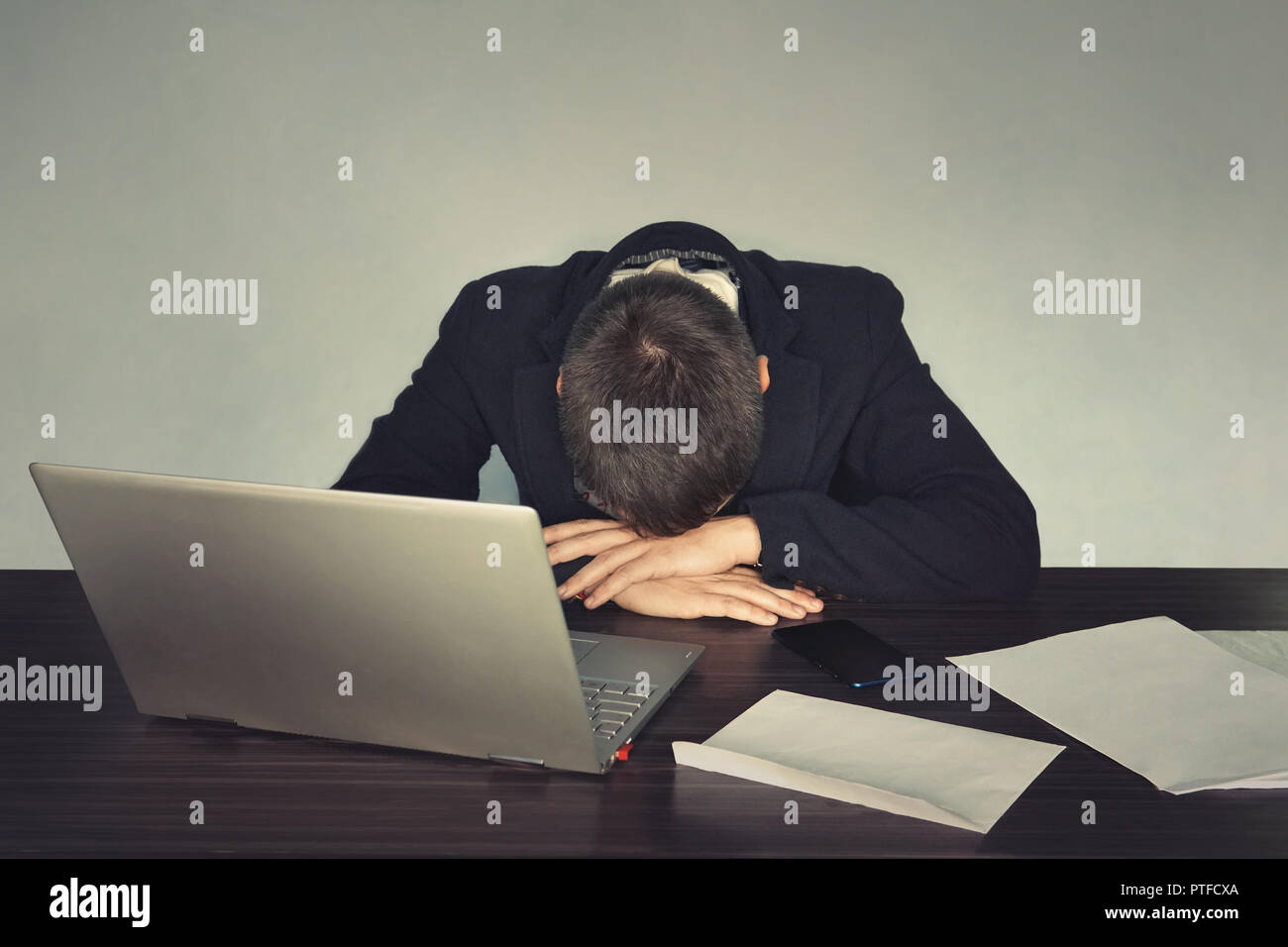 Death from overwork hi-res stock photography and images - Alamy