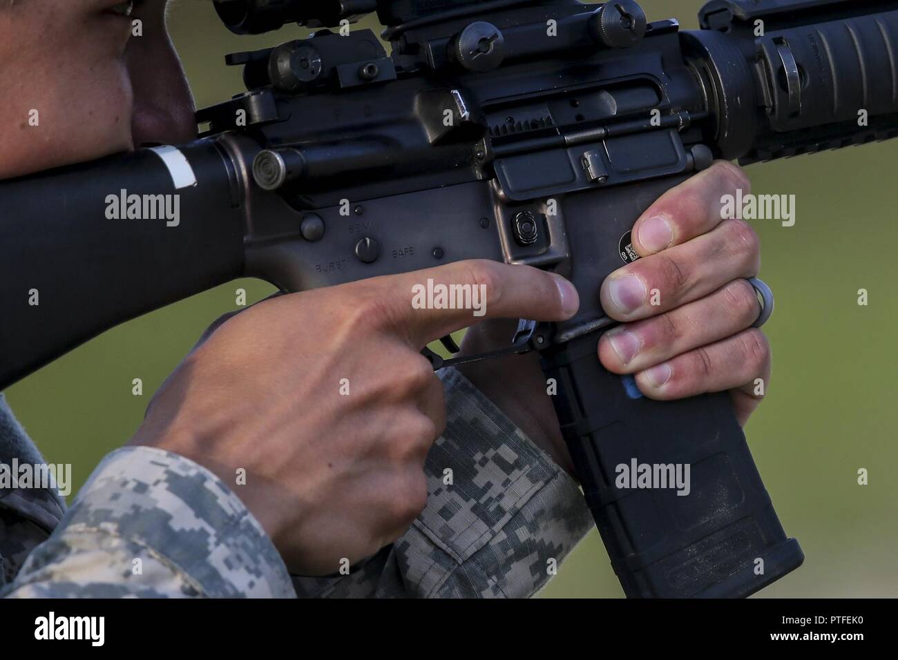 Squad designated marksman course hi-res stock photography and images ...