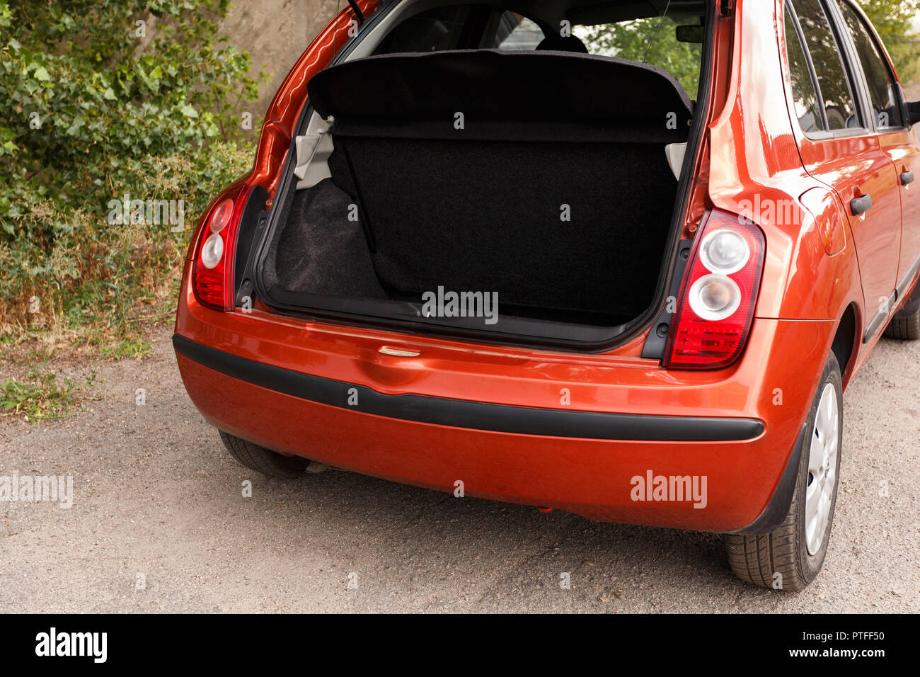 Open trunk suv hi-res stock photography and images - Alamy