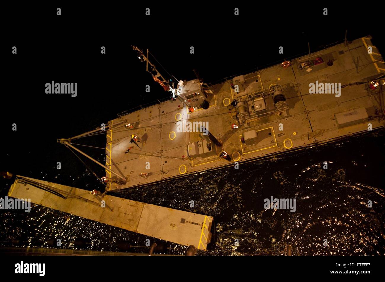 A string for a roll-on/roll-off discharge facility is moved by a ...