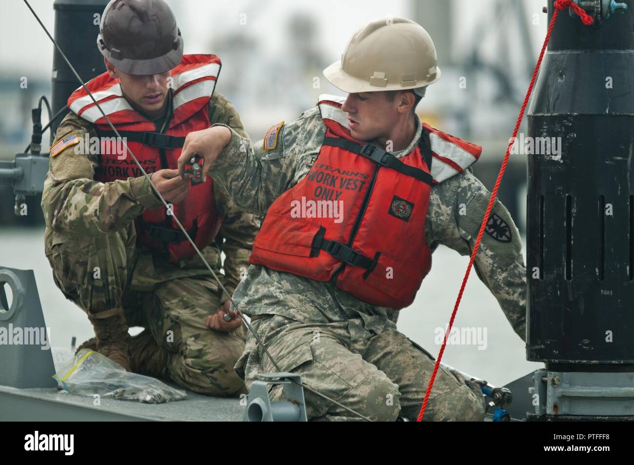 Warping tug hi-res stock photography and images - Alamy