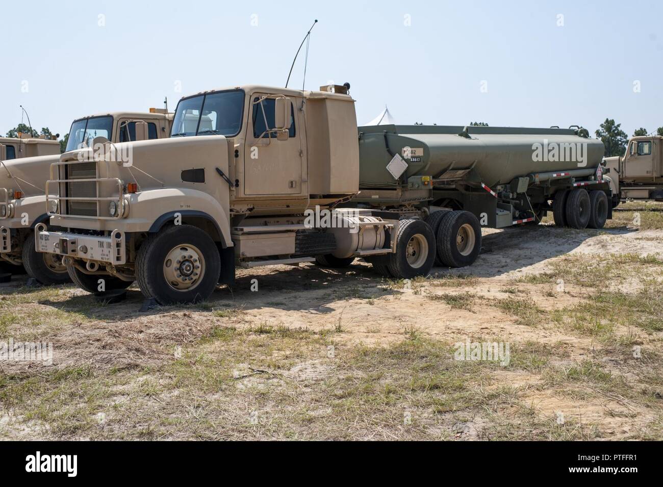 Army tanker trucks us hi-res stock photography and images - Alamy