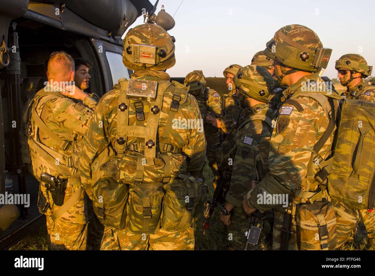 UH-60 Black Hawk helicopter crew chiefs with 2-10 Assault Helicopter ...
