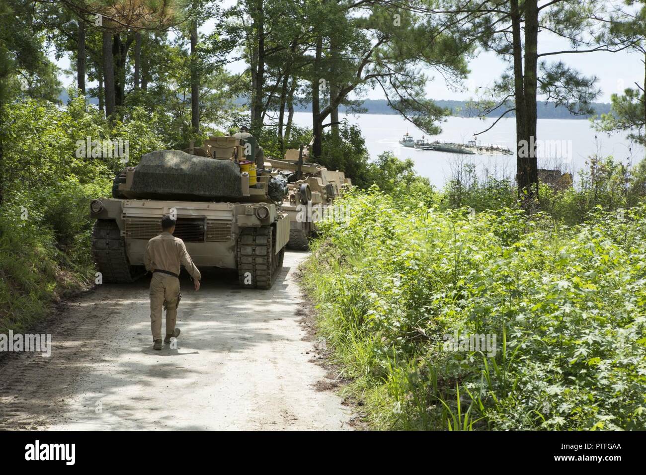 U.S. Marines with with Alpha company, 2nd Tank Battalion, 2nd Marine ...