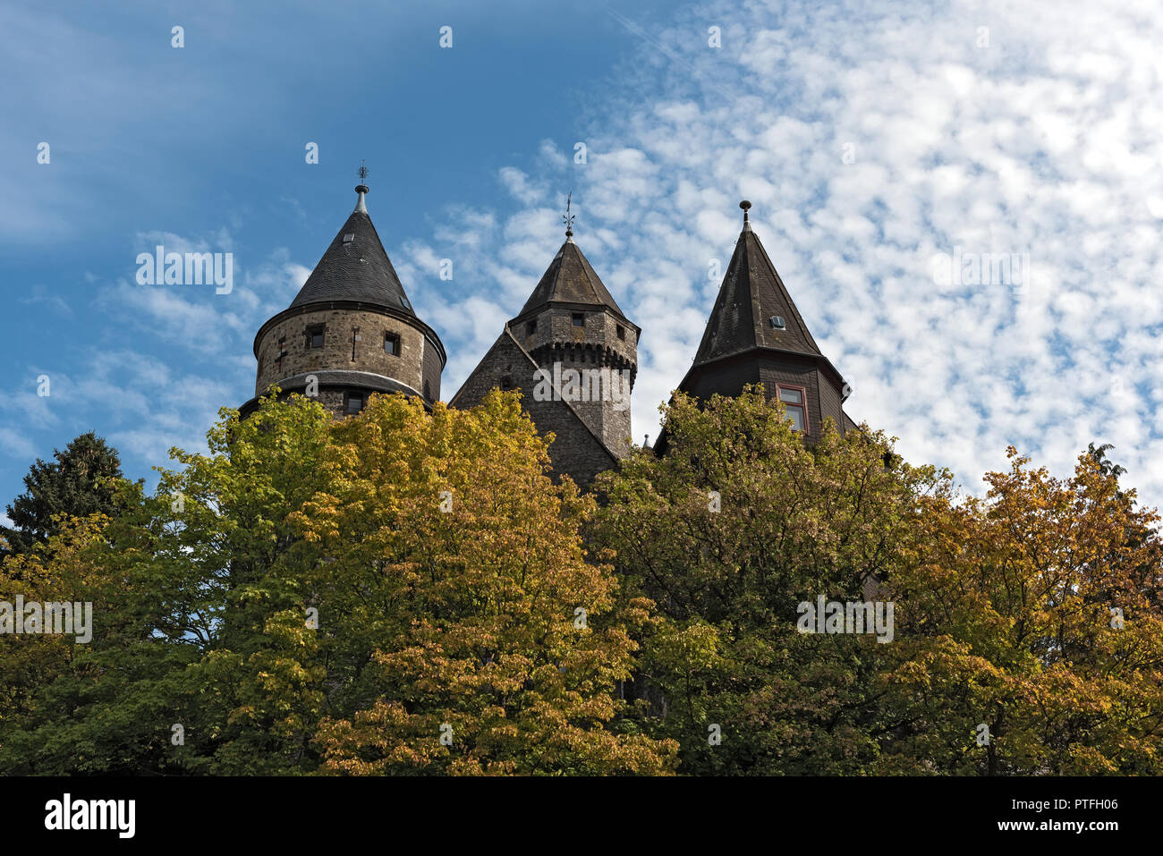 Medieval castle medieval building hi-res stock photography and images ...