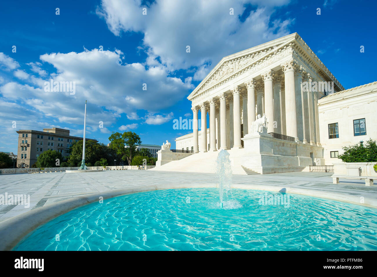 Columned entrance hi-res stock photography and images - Alamy