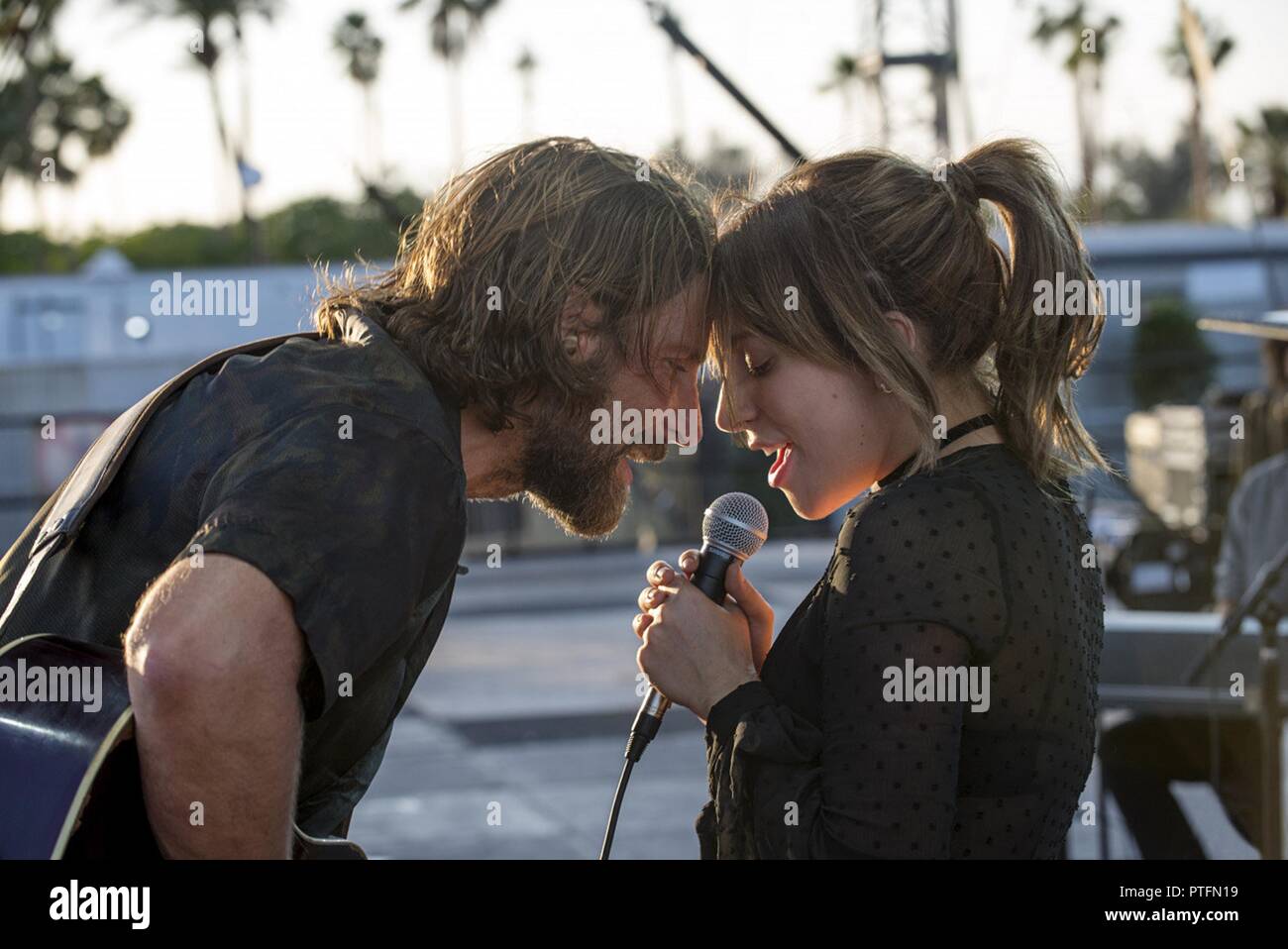 Lady gaga and bradley cooper hi-res stock photography and images - Alamy