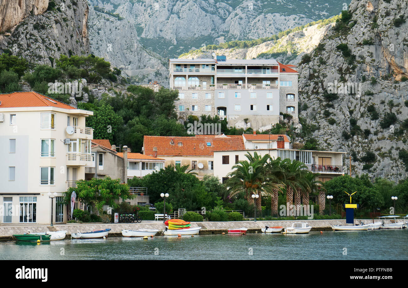 Promenade with boats and buildings near Cetina river in Omis Stock ...