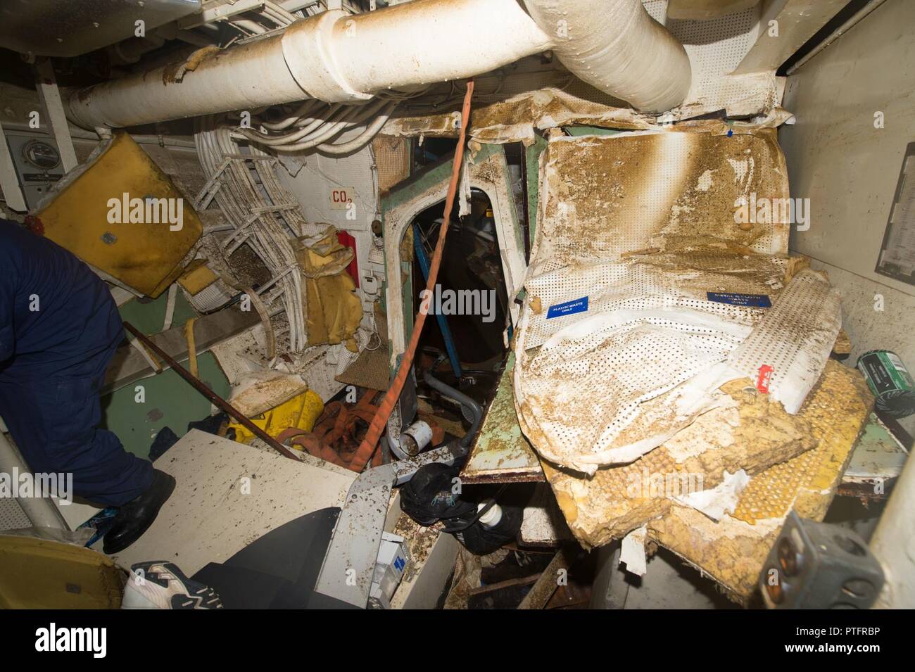 Ddg 69 dry dock hi-res stock photography and images - Alamy