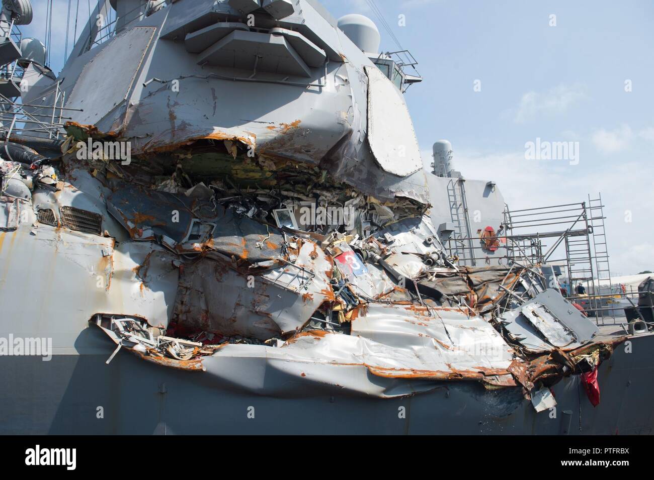 Ddg 69 dry dock hi-res stock photography and images - Alamy