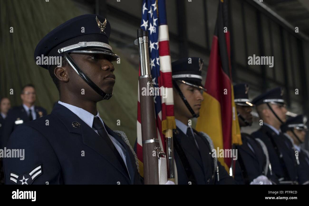 Military graduations hi-res stock photography and images - Alamy