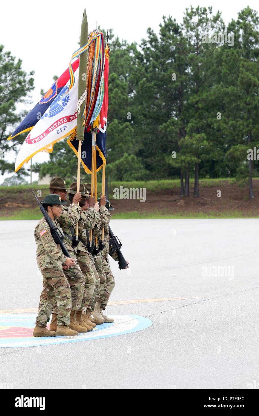 U.S. Army Reserve drill sergeants from the 98th Training Division ...