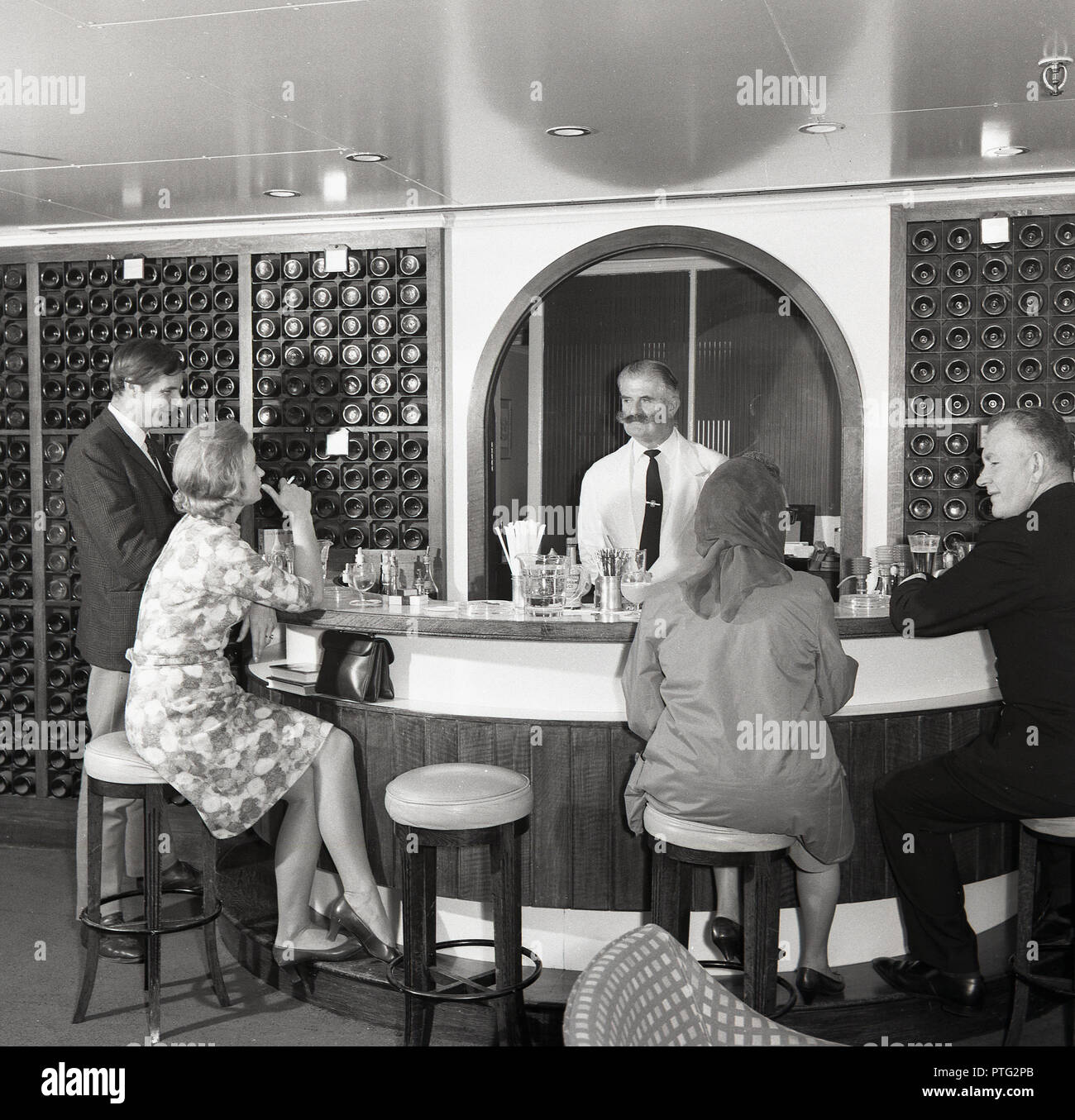 1950s cruise ship interior hi-res stock photography and images - Alamy