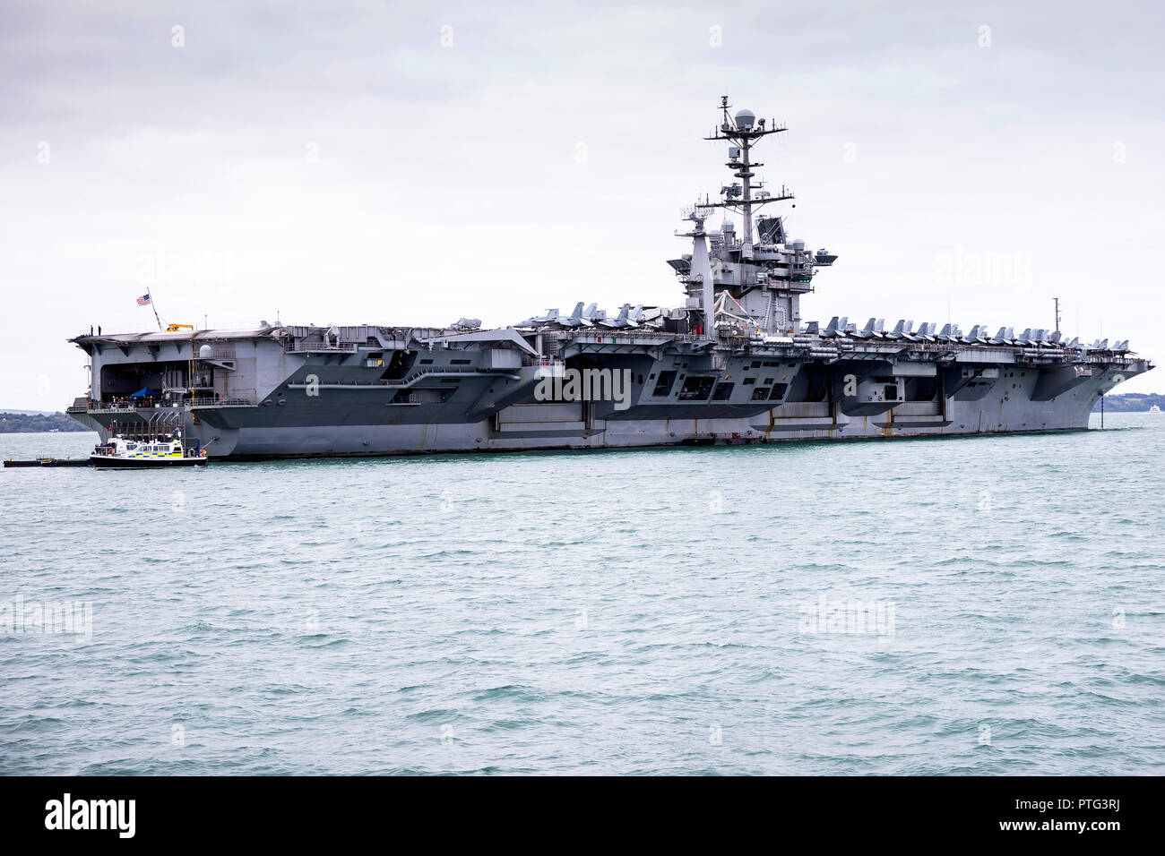 Uss harry s truman hi-res stock photography and images - Alamy
