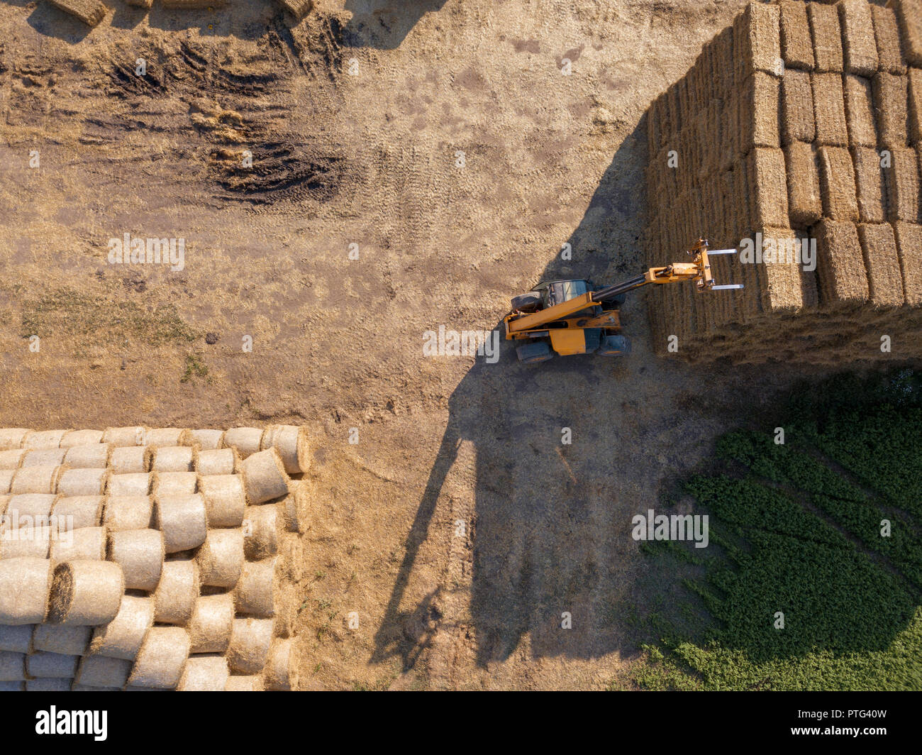 Building hay stacks hi-res stock photography and images - Alamy