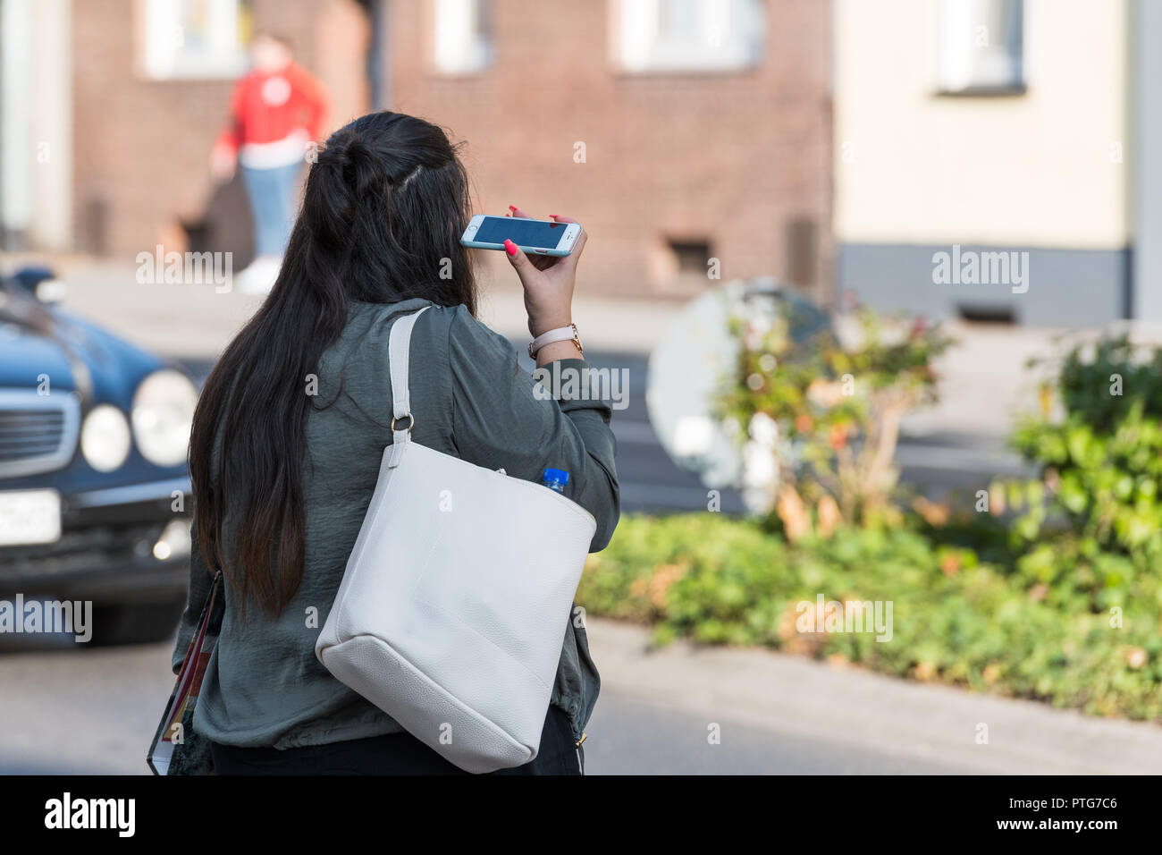 Woman with bag and mobile phone Stock Photo - Alamy