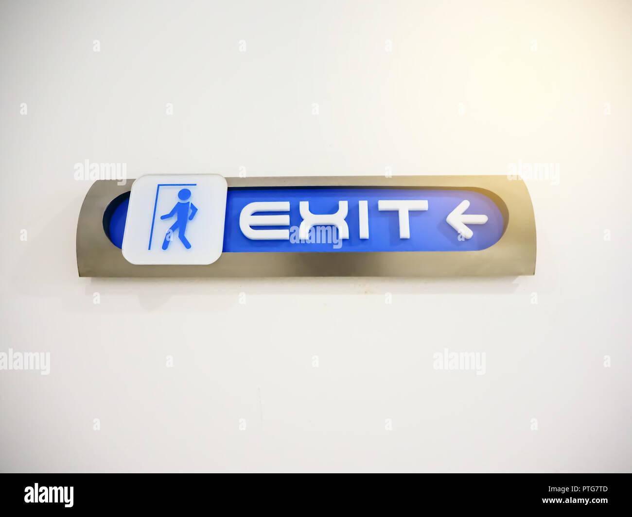 Emergency exit sign in hi-res stock photography and images - Alamy