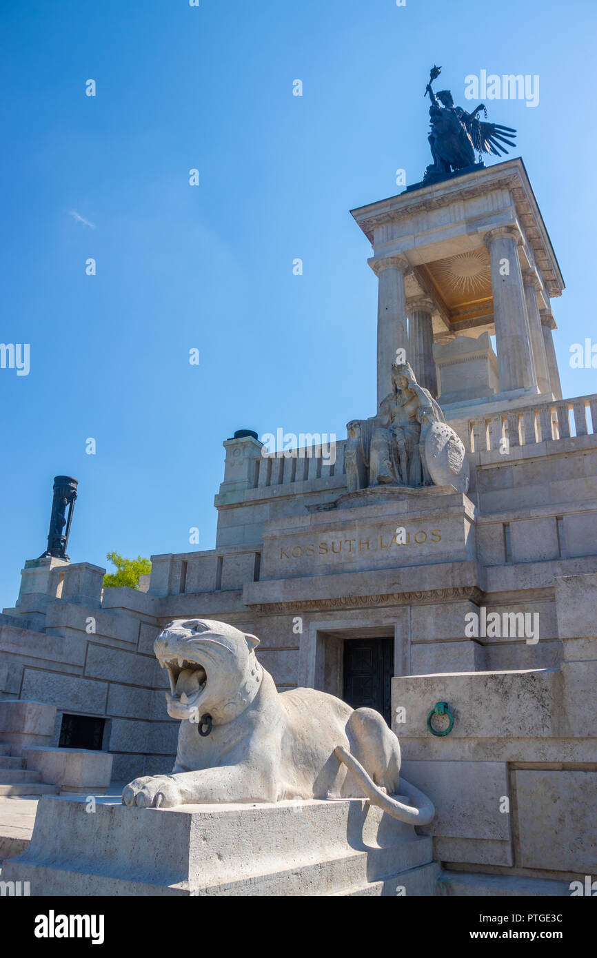Mausoleum dedicated to Hungarian leader Lajos Kossuth in the Kerepesi ...