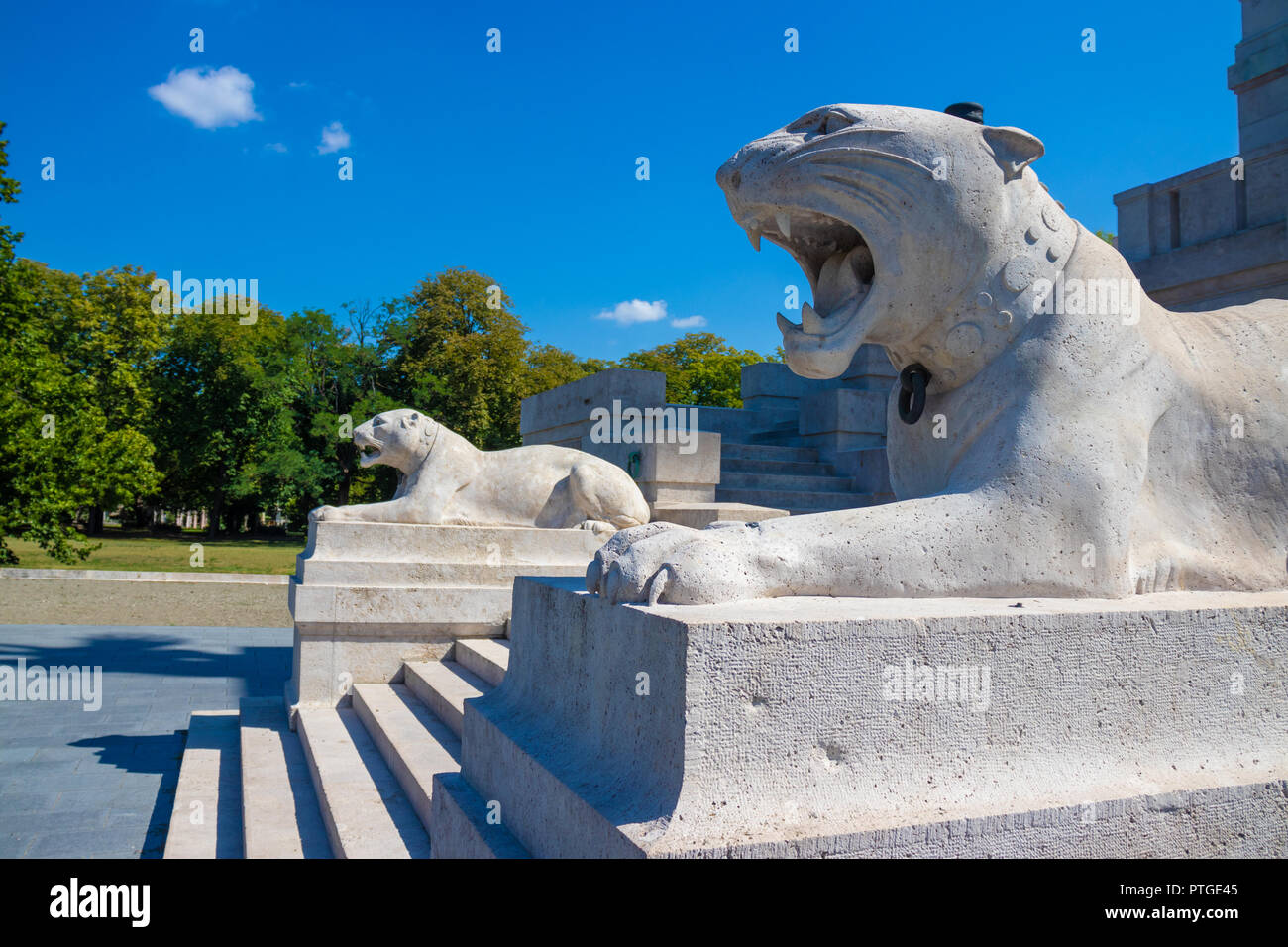 Mausoleum dedicated to Hungarian leader Lajos Kossuth in the Kerepesi ...