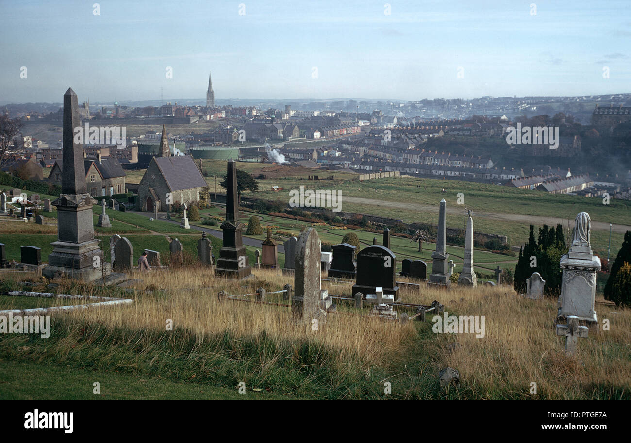 Creggan housing estate 1974 hi-res stock photography and images - Alamy
