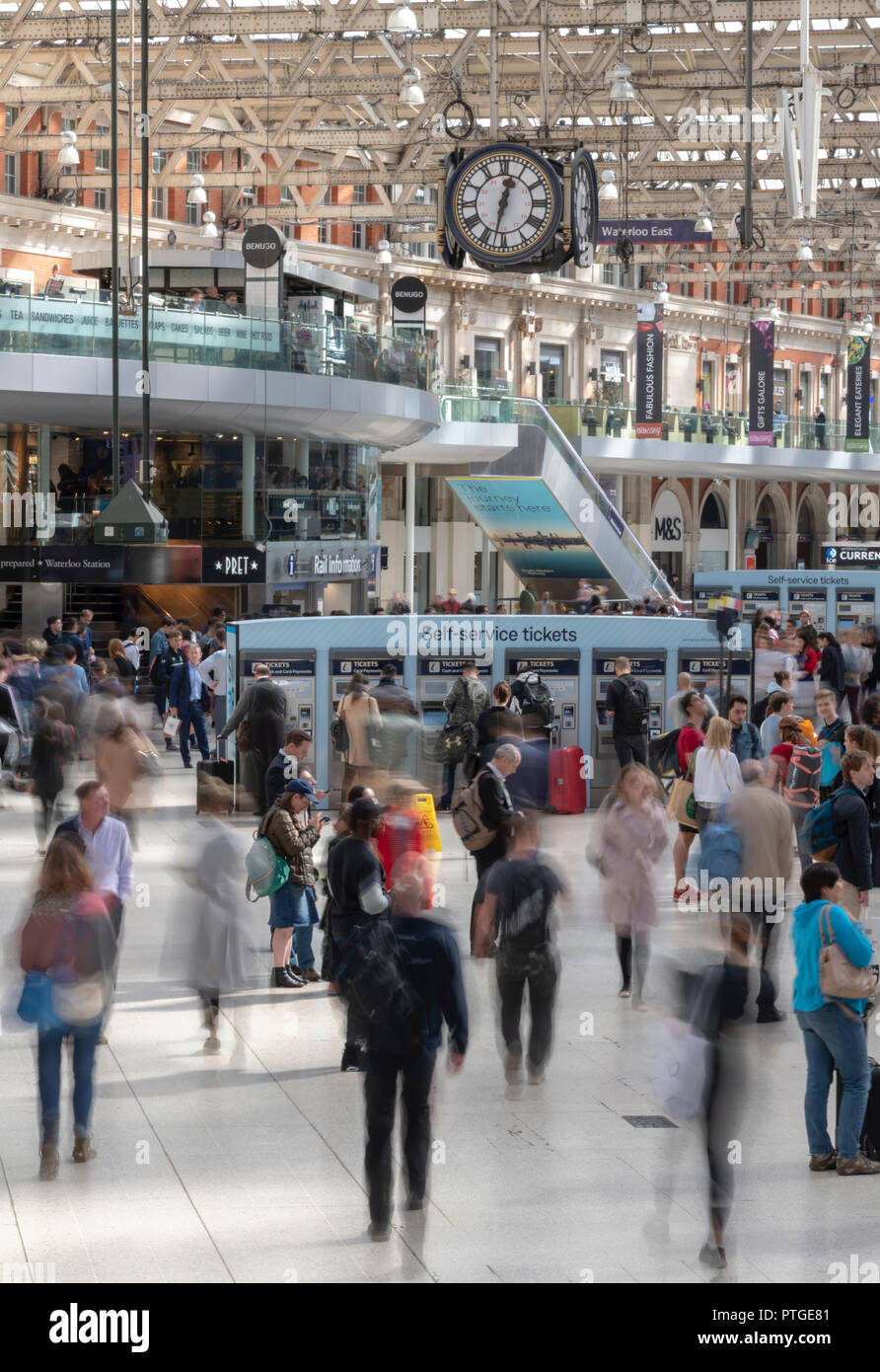 Self service ticket machines waterloo station hi-res stock photography ...