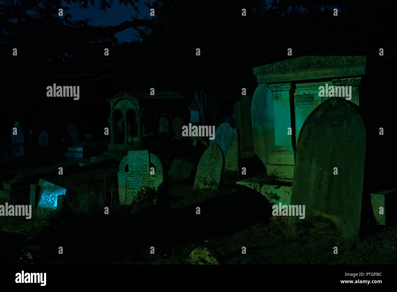 Creepy graveyard hi-res stock photography and images - Alamy