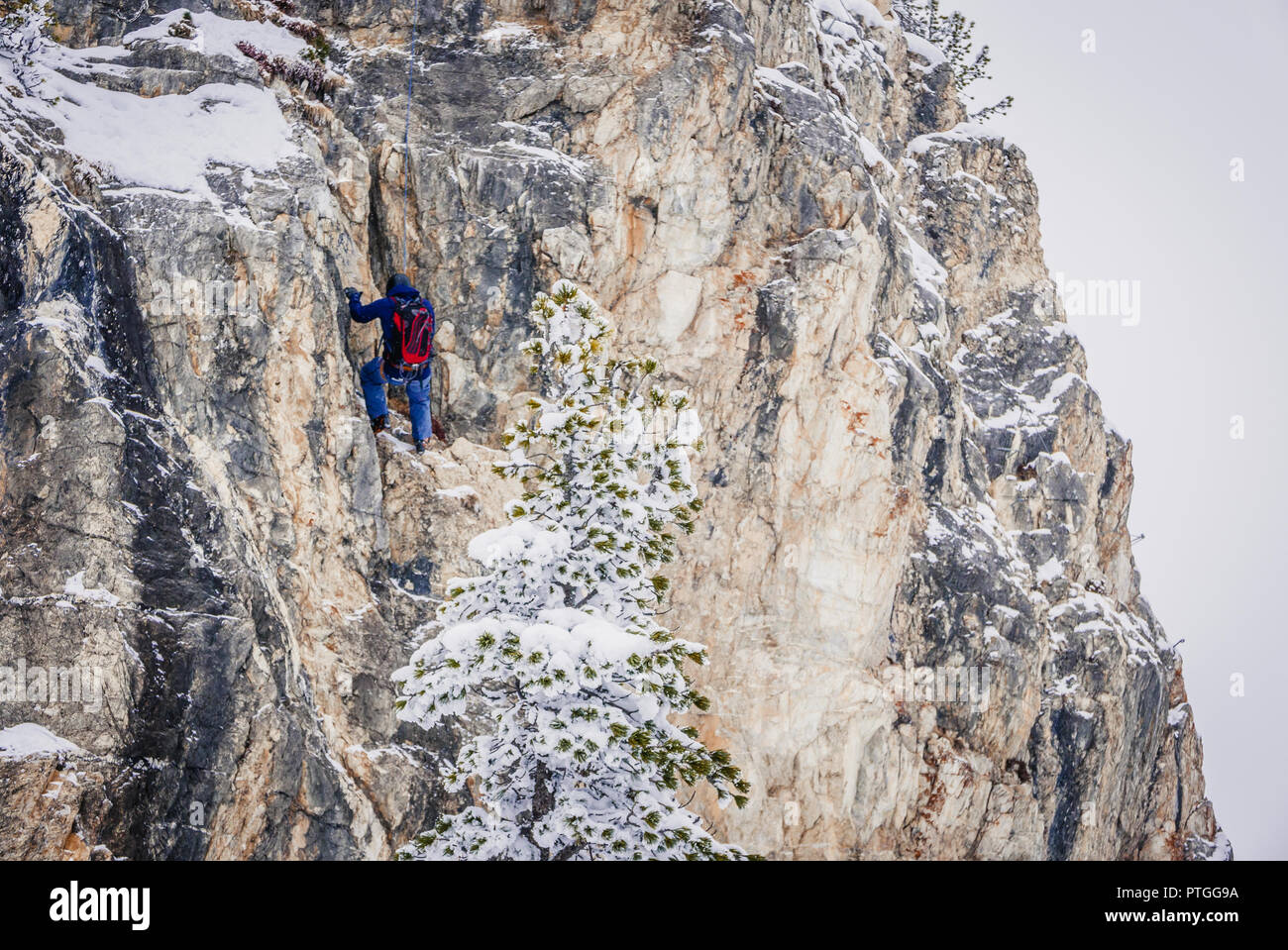 Off piste skiers hi-res stock photography and images - Alamy