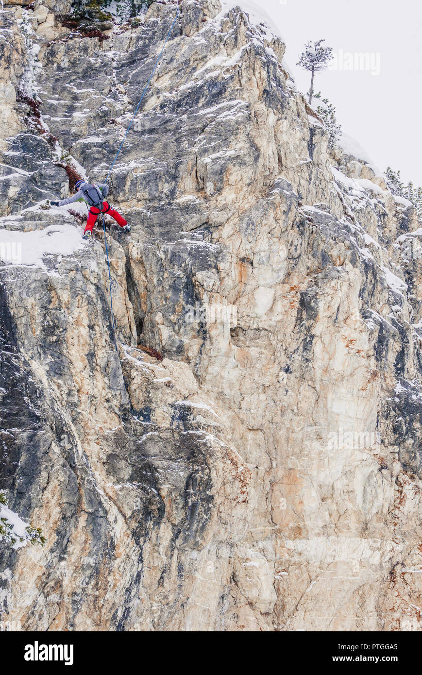 Piste skiers hi-res stock photography and images - Alamy