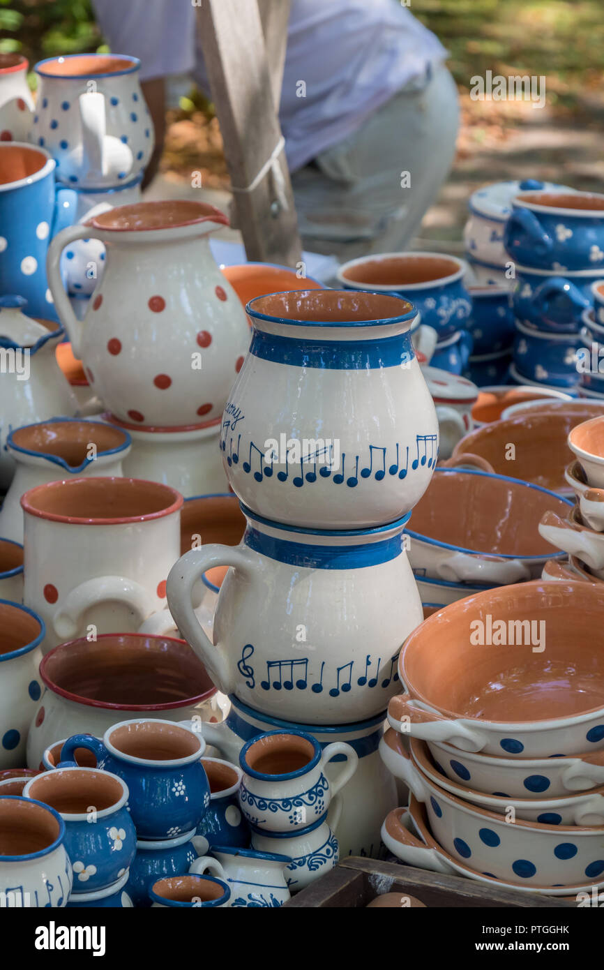 Traditional hungarian pottery in a market Stock Photo - Alamy