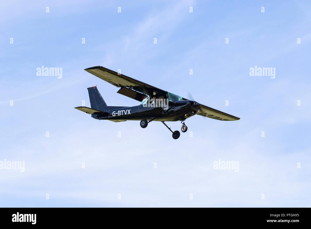 Cessna 152 cockpit hi-res stock photography and images - Alamy