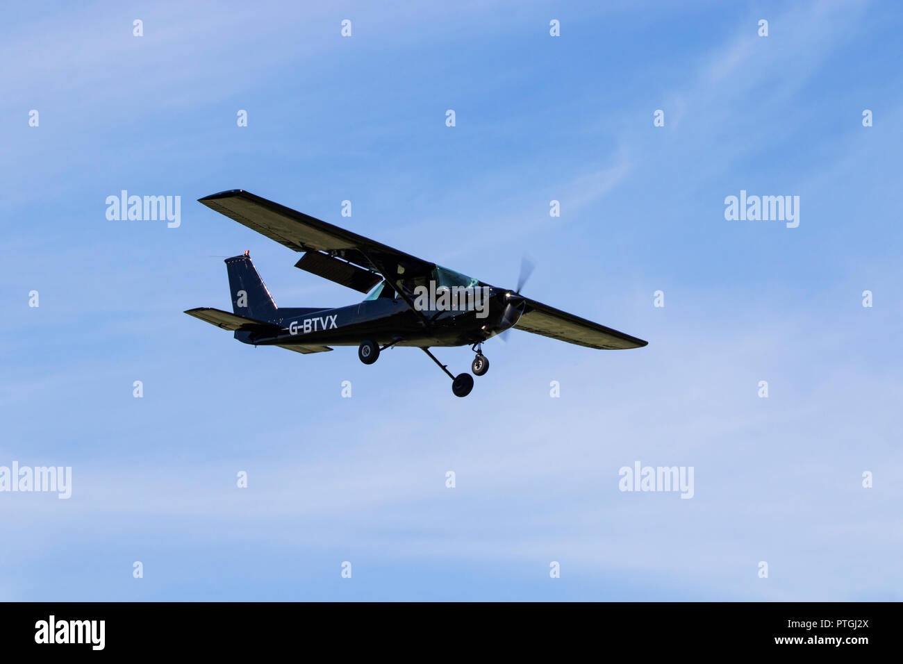 Cessna 152 cockpit hi-res stock photography and images - Alamy