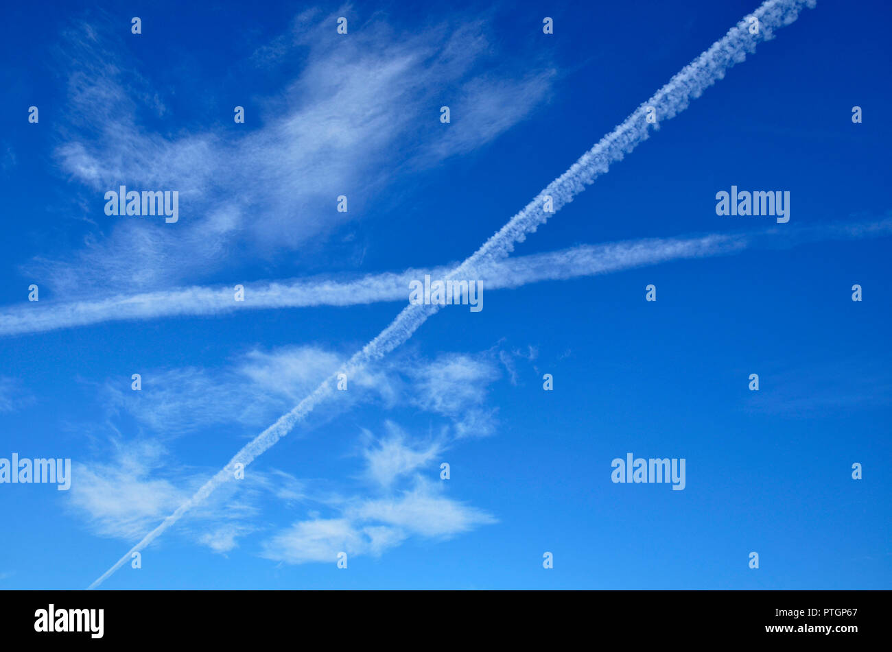 Blue sky jet trails hi-res stock photography and images - Alamy