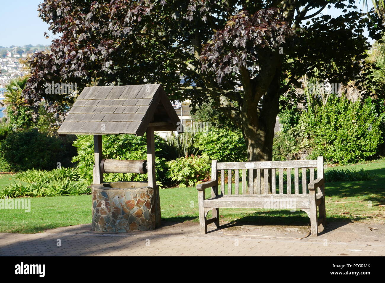 Wishing well england hi-res stock photography and images - Alamy