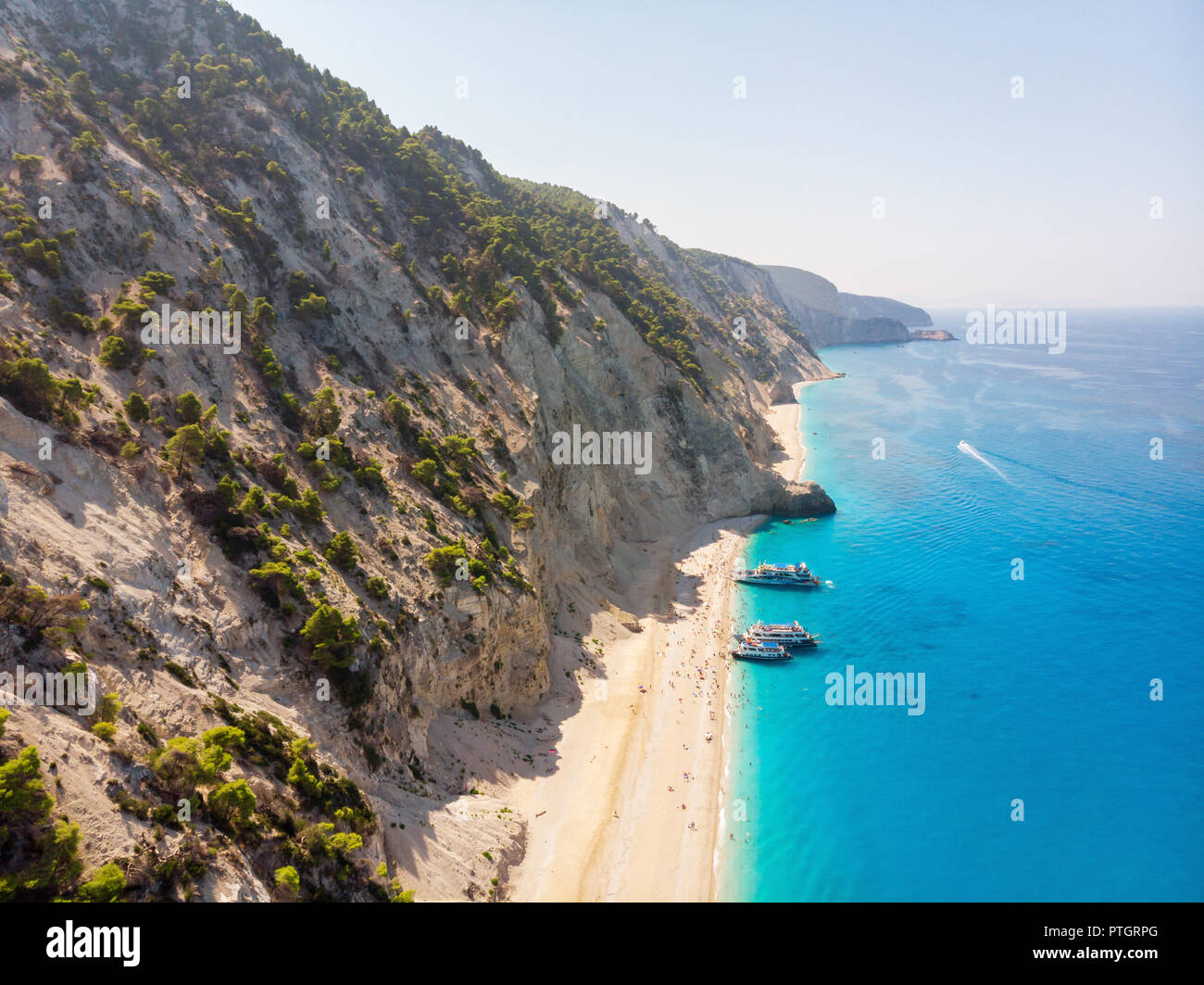Tourist ship on the Egremni beach, Lefkada, Greece Stock Photo - Alamy